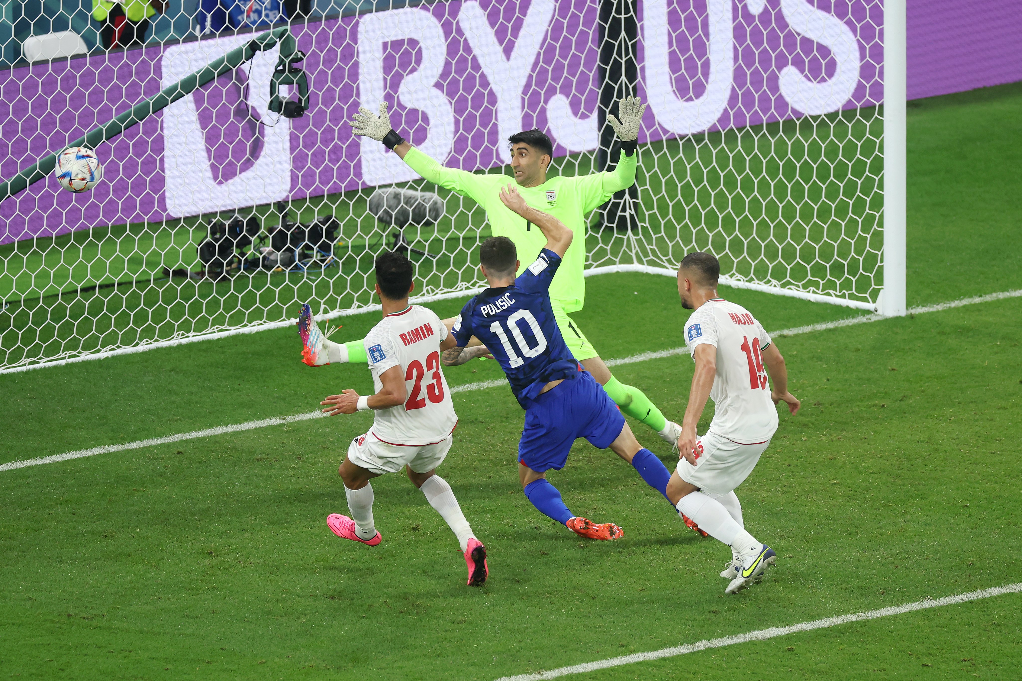 Copa do Mundo: Em confronto direto, EUA vence Irã e garante ...