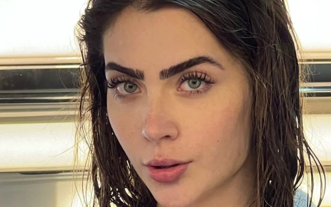 Empinando e esticando, Jade Picon ostenta flexibilidade nas redes sociais; assista