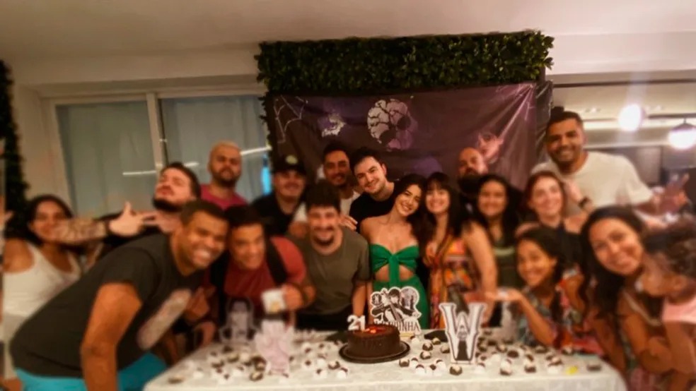 Conheça Juliane Carvalho, namorada do influenciador Felipe Neto