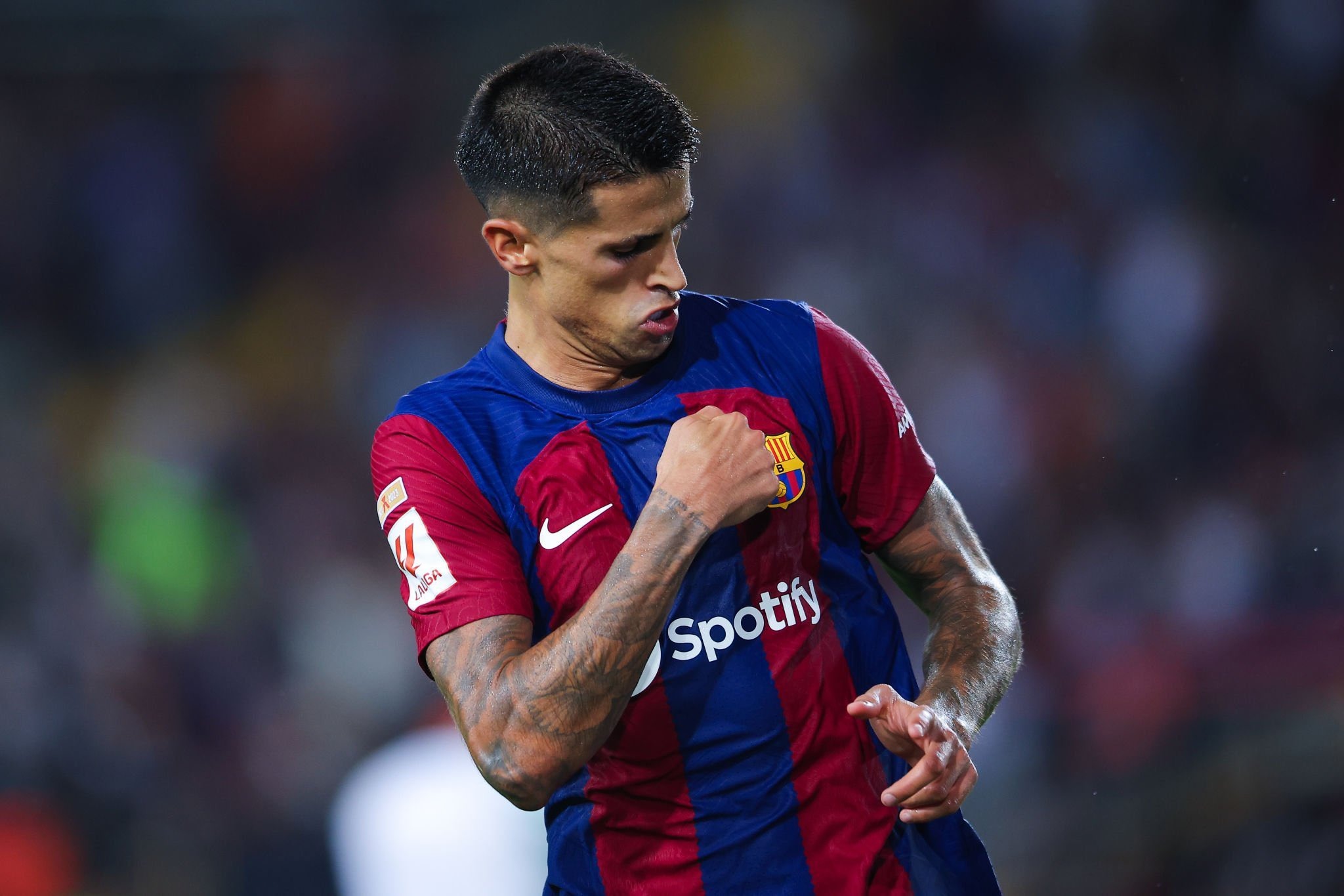 Jogador do Barcelona se revolta com presença de torcedores na porta do ...