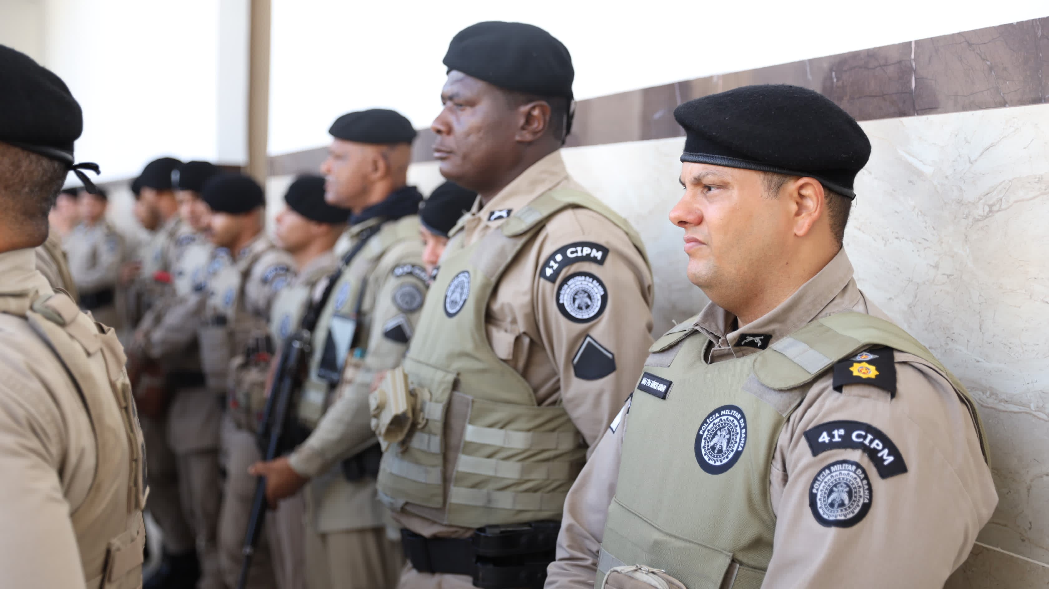 Policiais que atuaram no Alto das Pombas e Calabar são homenageados ...
