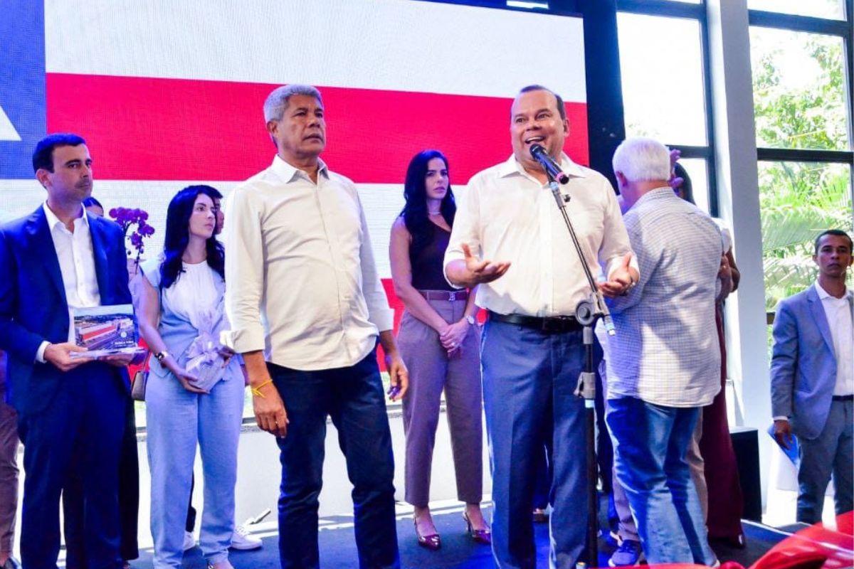 Geraldo Júnior celebra novo posto do SAC no Shopping Busca Vida