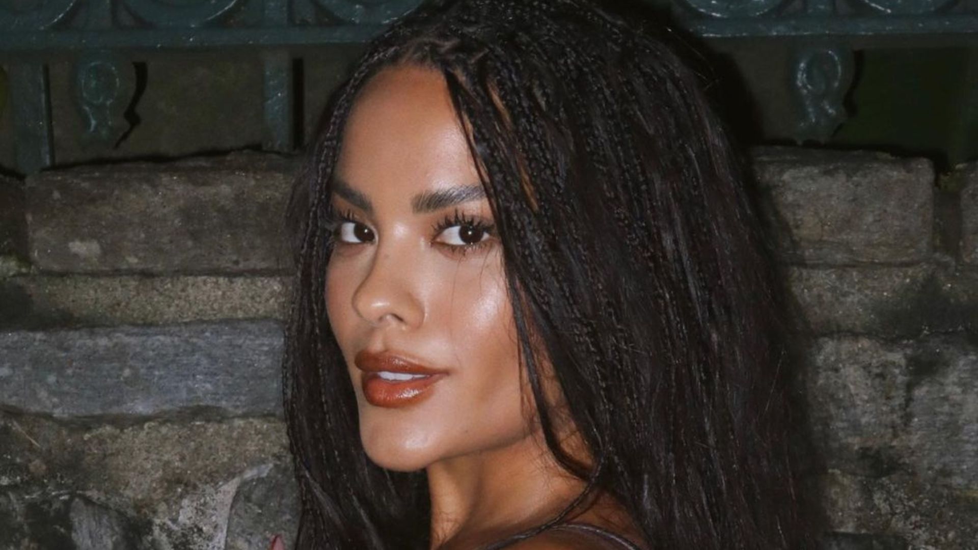 Ex de Bella Campos é visto aos beijos com loira; veja foto