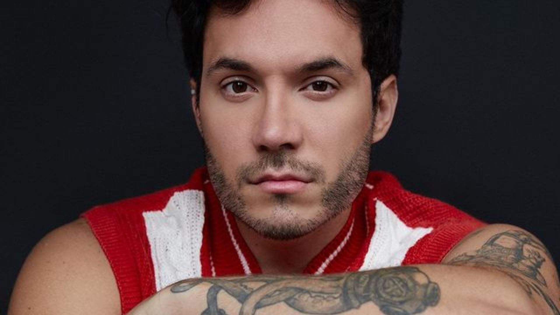 Eliezer exibe antes e depois de lipo e choca com diferença; veja fotos