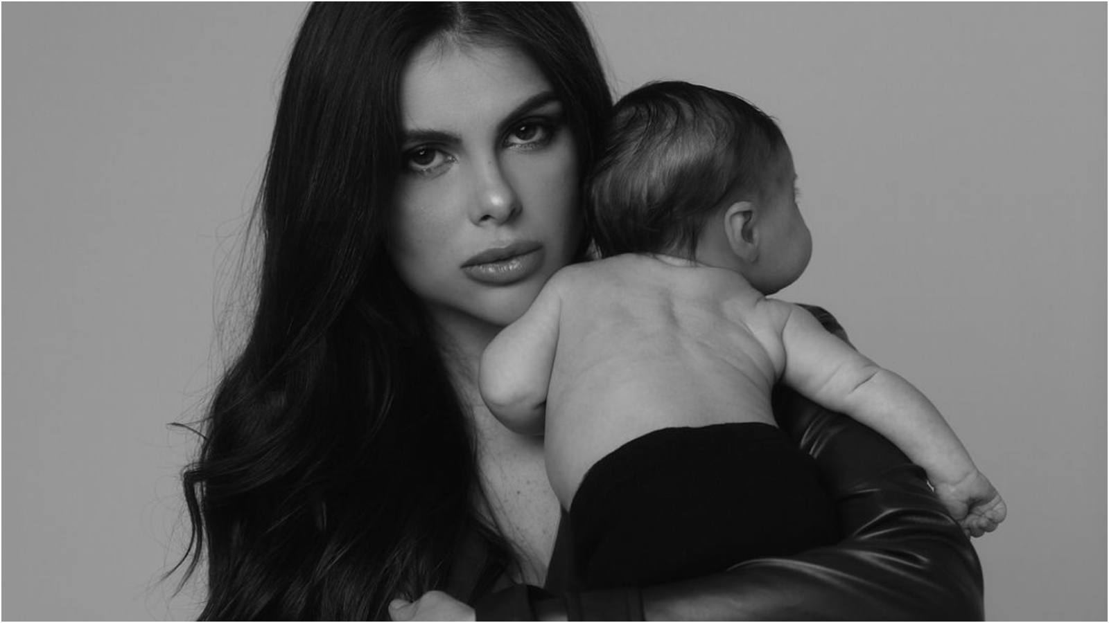 VÍDEO: Mãe da 3ª filha de Neymar, Amanda Kimberlly surpreende ao mostrar corpo 2 meses pós parto