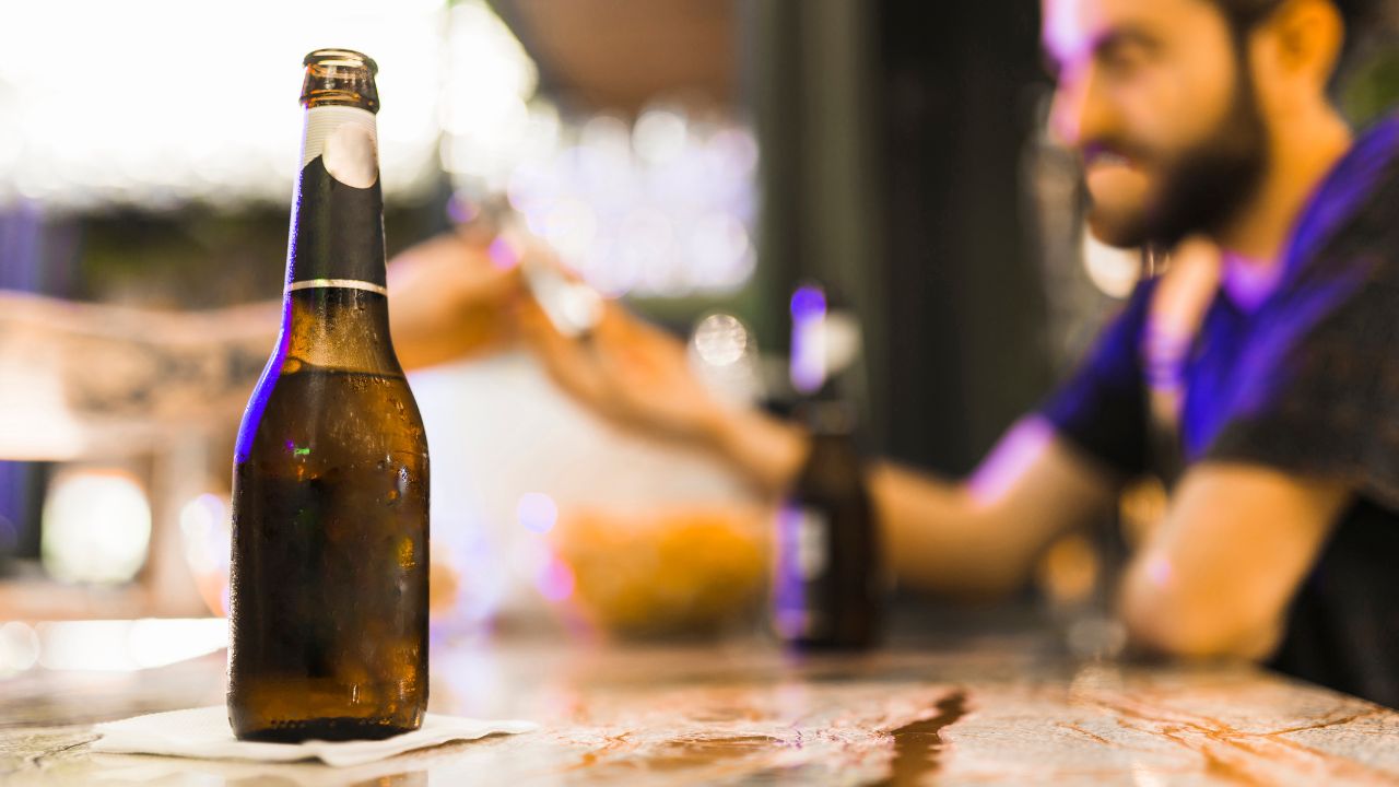 Beber cerveja aumenta picadas de mosquito, diz estudo