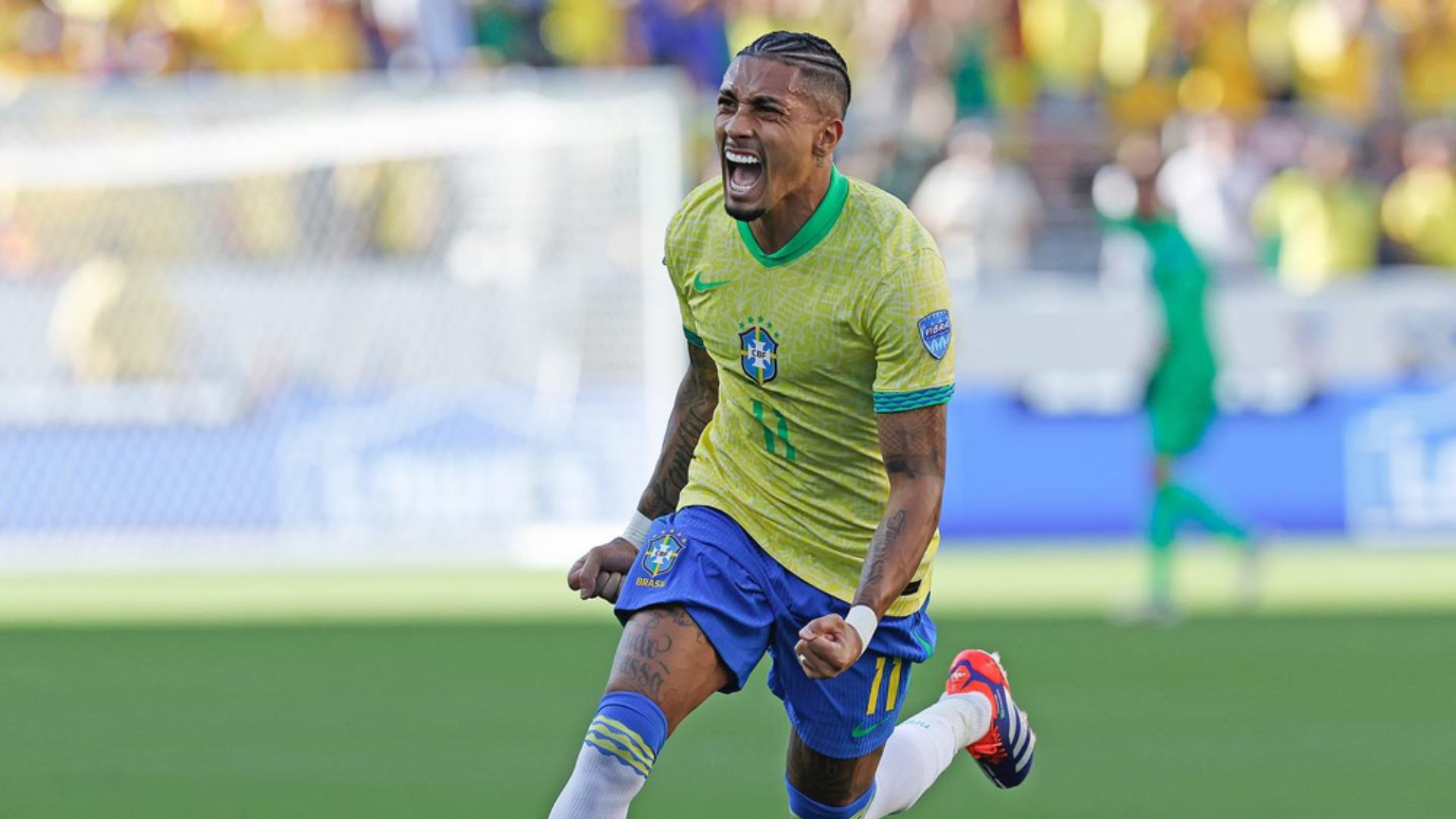 Raphinha se lesiona e vira dor de cabeça para Seleção Brasileira
